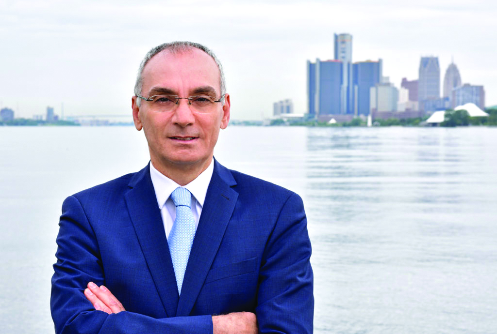 المحامي عبد حمود يبدأ تجربة جديدة في القطاع الخاص بعد مسيرة لامعة في ...